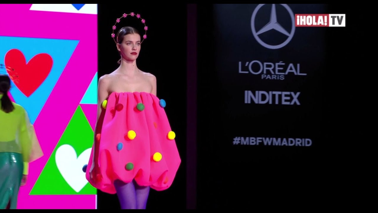 Ágatha Ruiz de la Prada innova con sus diademas en altura en el desfile ...